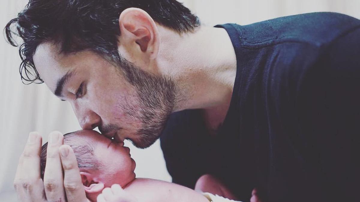 Donny Michael Tahan Tangis Ketika Sang Putra Lahir