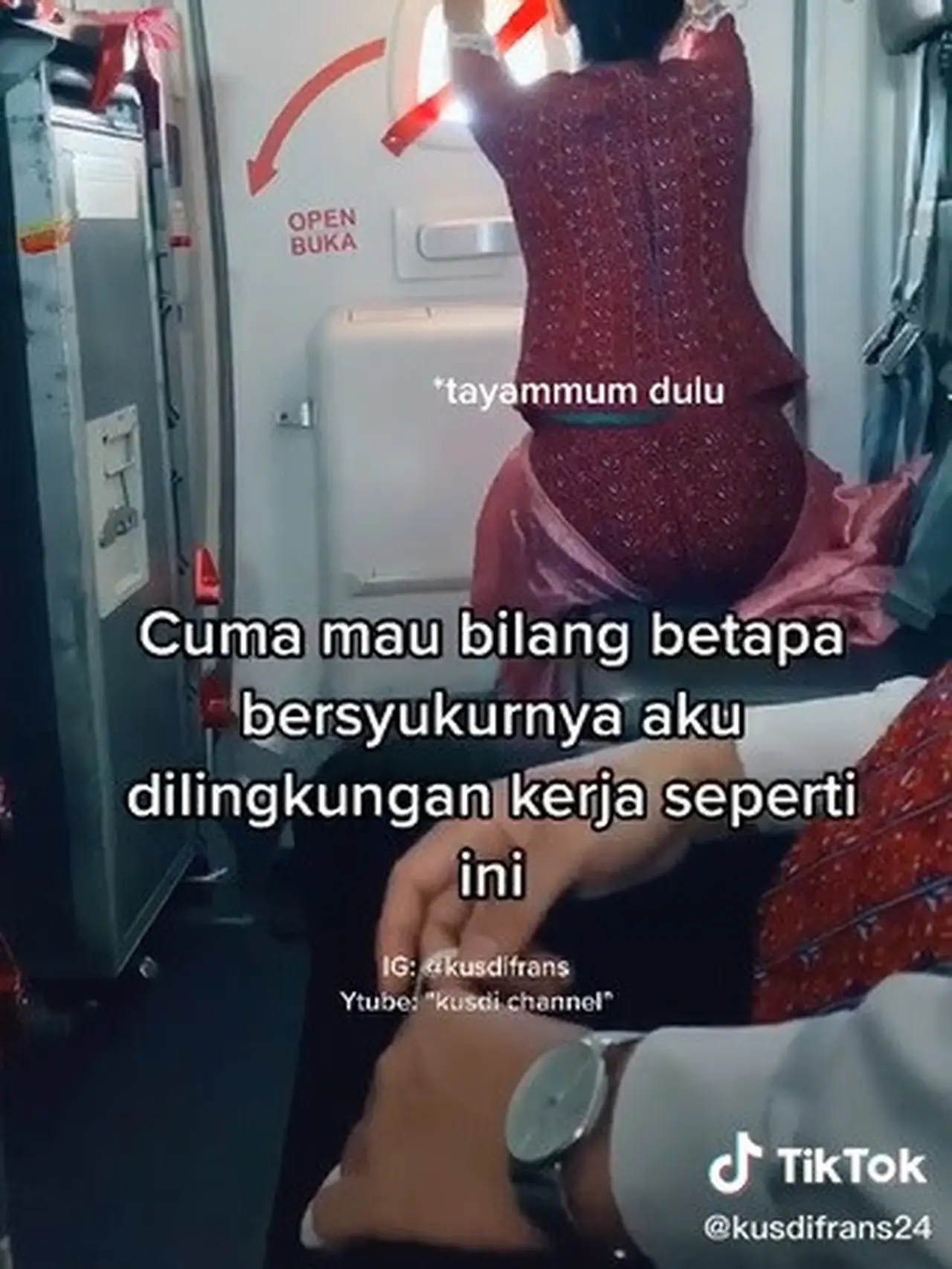 Viral Video Pramugari Salat di Pesawat, Banjir Pujian Warganet - Citizen6 Liputan6.com