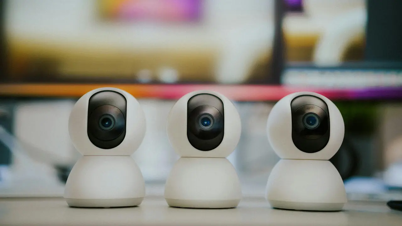 10 Rekomendasi Merk CCTV untuk Rumah Terbaik 2026, Jaminan Keamanan ...