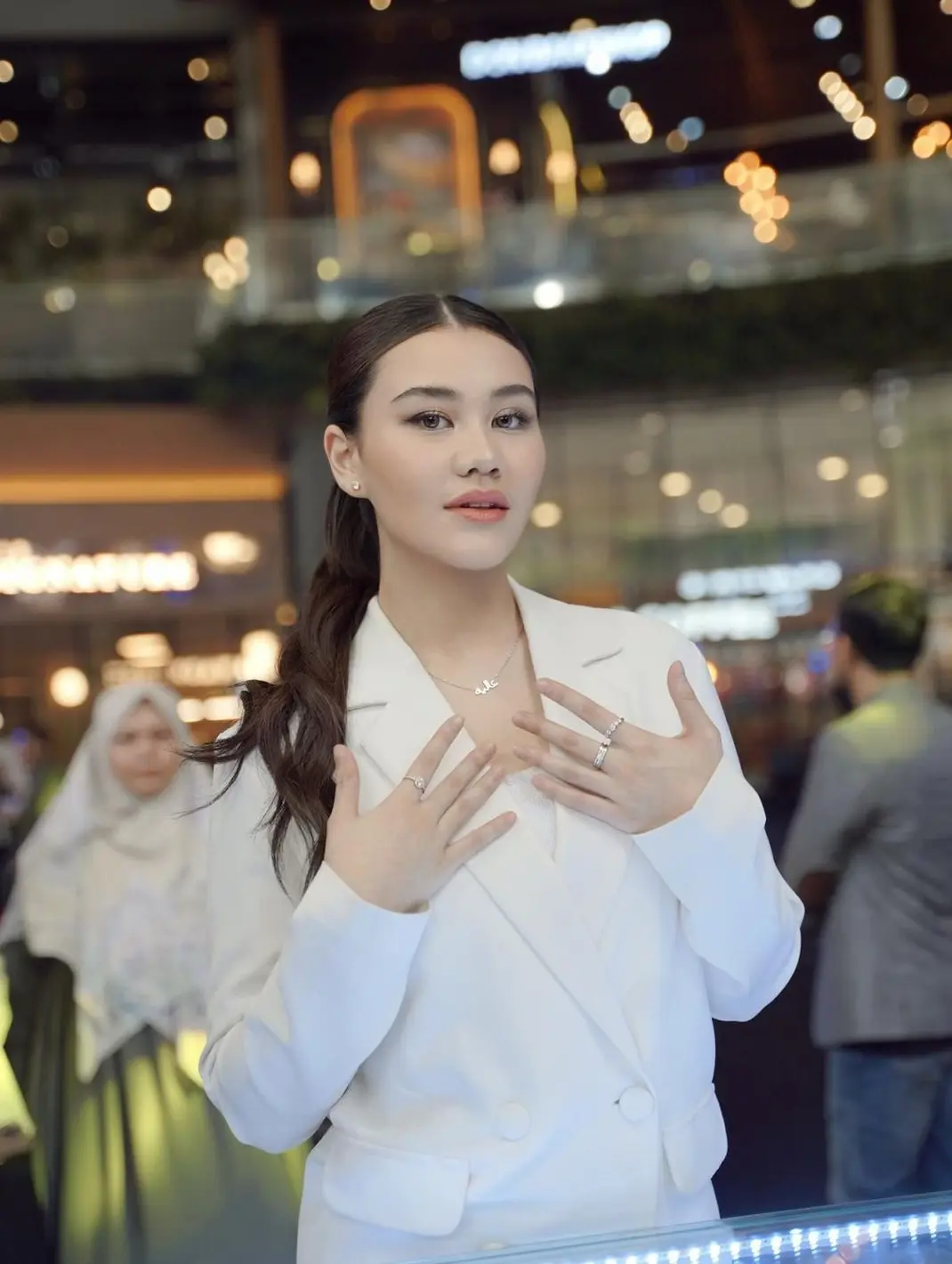 6 Inspirasi OOTD Tampil Elegan Ala Aaliyah Massaid yang Disebut Punya ...