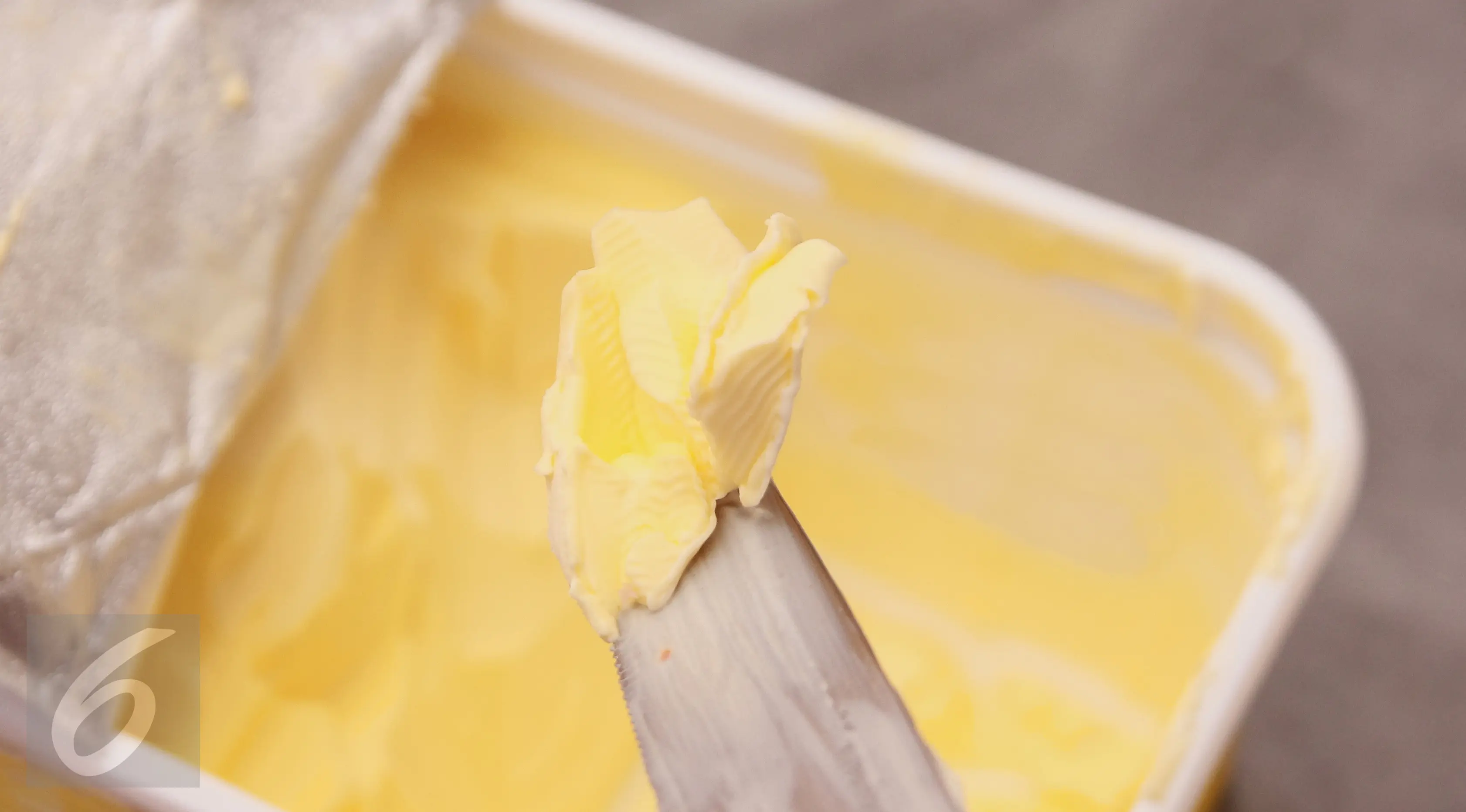 4 Cara Cepat Lenyapkan Helaian Uban di Rambut - Fashion & Beauty ...