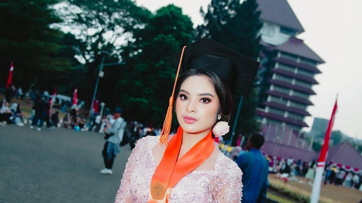 6 Potret Syandria Cicit Soekarno yang Baru Saja Wisuda di UI, Tampil ...