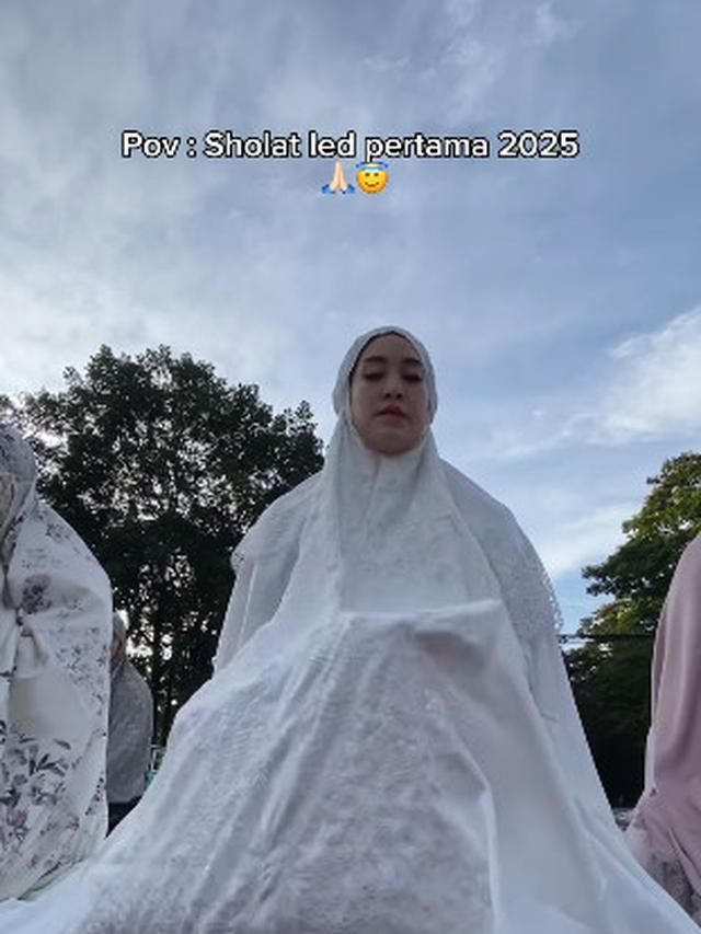 7 Potret Elma Agustin Eks Girlband Princess Resmi Mualaf, Lebaran Perdana