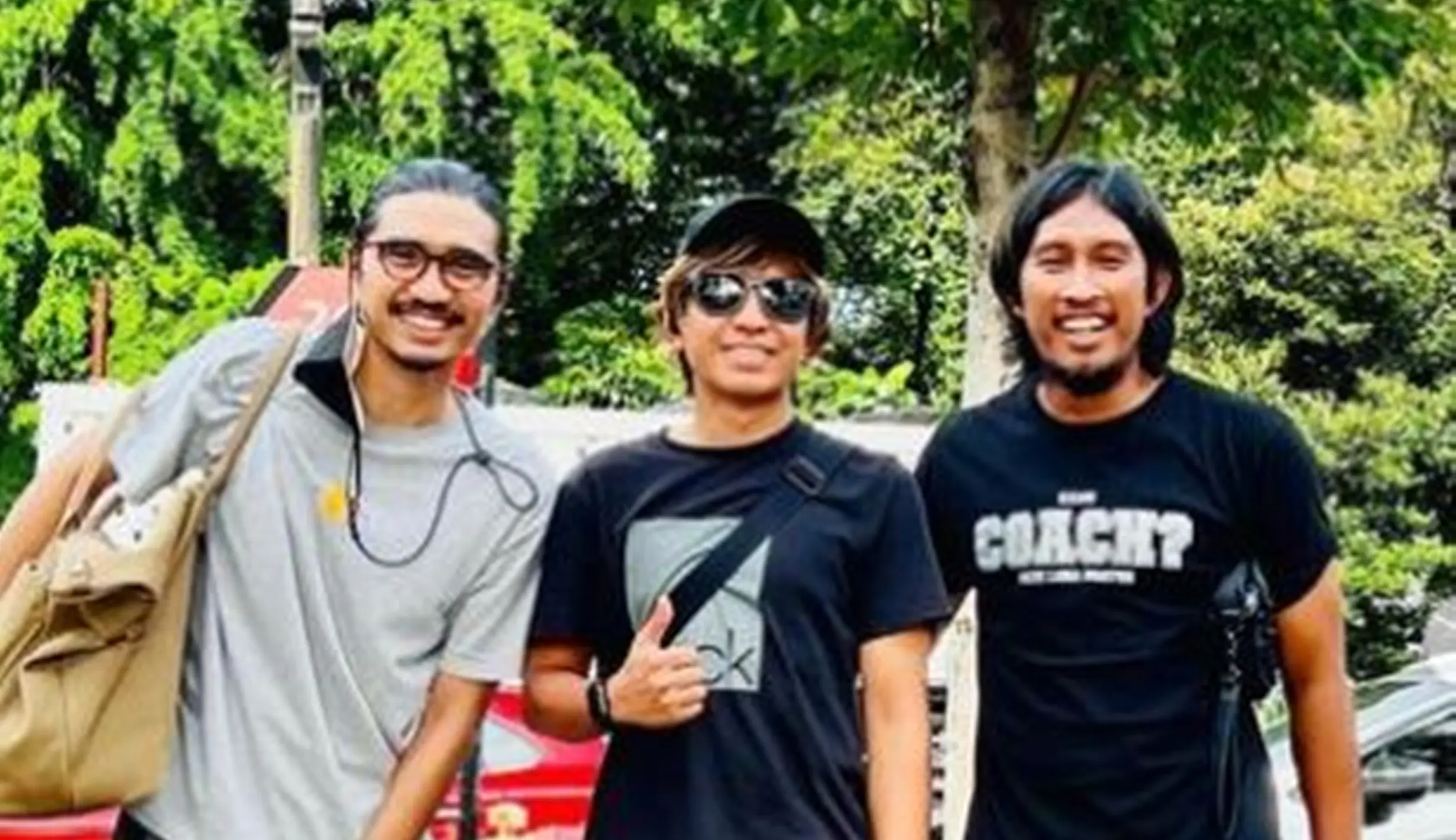 Momen Duta Sheila On 7 Bareng Legenda Timnas Indonesia Ini Curi ...