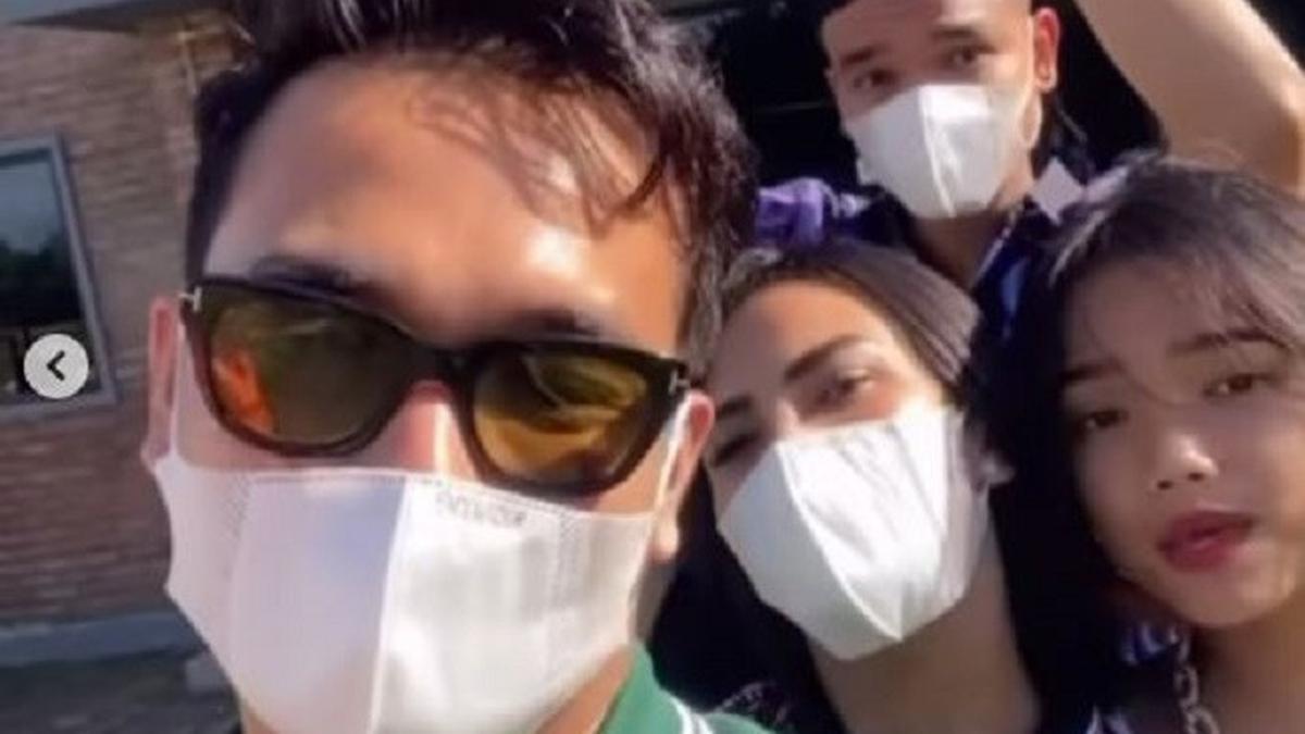 Rindu Berat, Fuji Unggah Foto Kenangan dengan Bibi Andriansyah dan Vanessa Angel