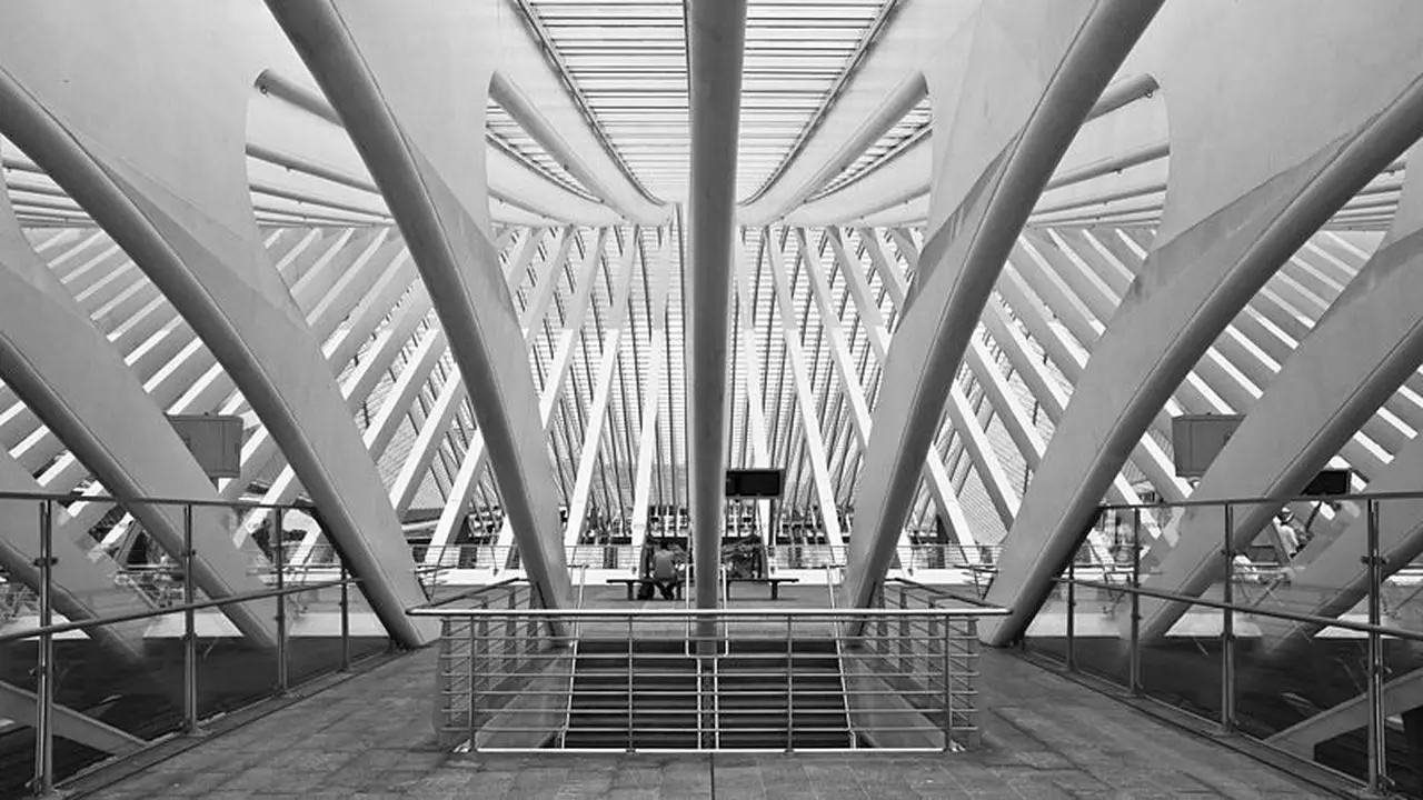 Komposisi Simetris adalah Sisi Kanan dan Kiri Sama, Ketahui Tujuan dan ...