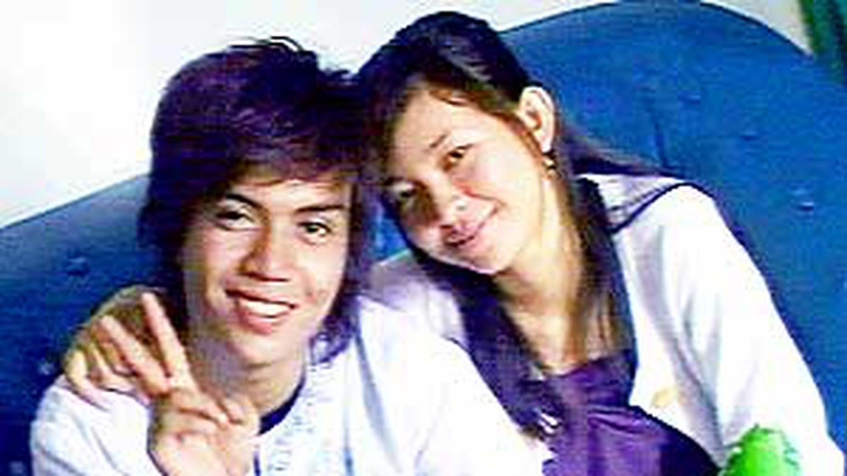 Izzy Dua Kali "Nembak" Pacar - ShowBiz Liputan6.com