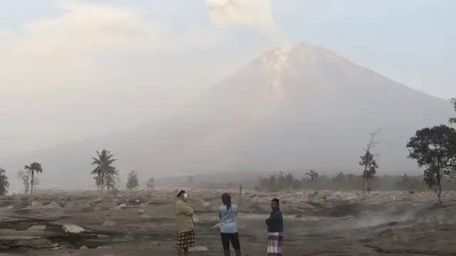 Gunung Semeru Naik Status Jadi Awas, Berikut Status Gunung Api di Indonesia - Regional Liputan6.com