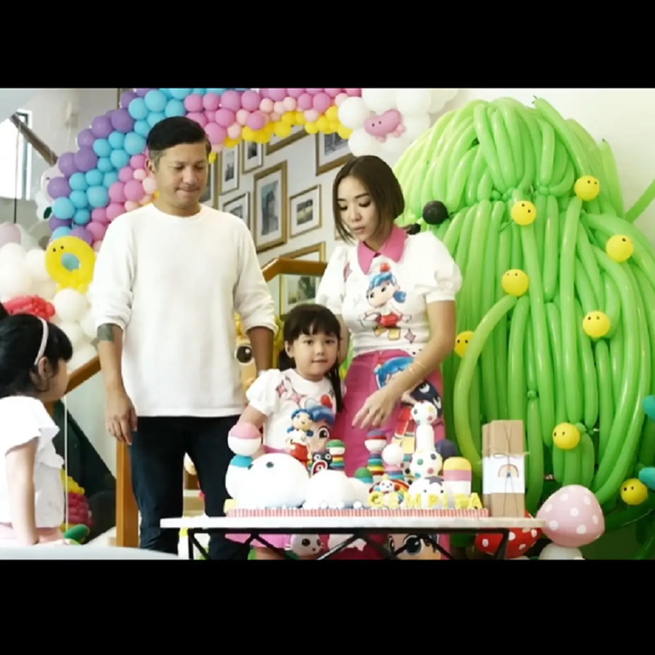 Gisella Anastasia dan Gading Marten Rayakan Ultah Gempita Secara Sederhana - ShowBiz Liputan6.com