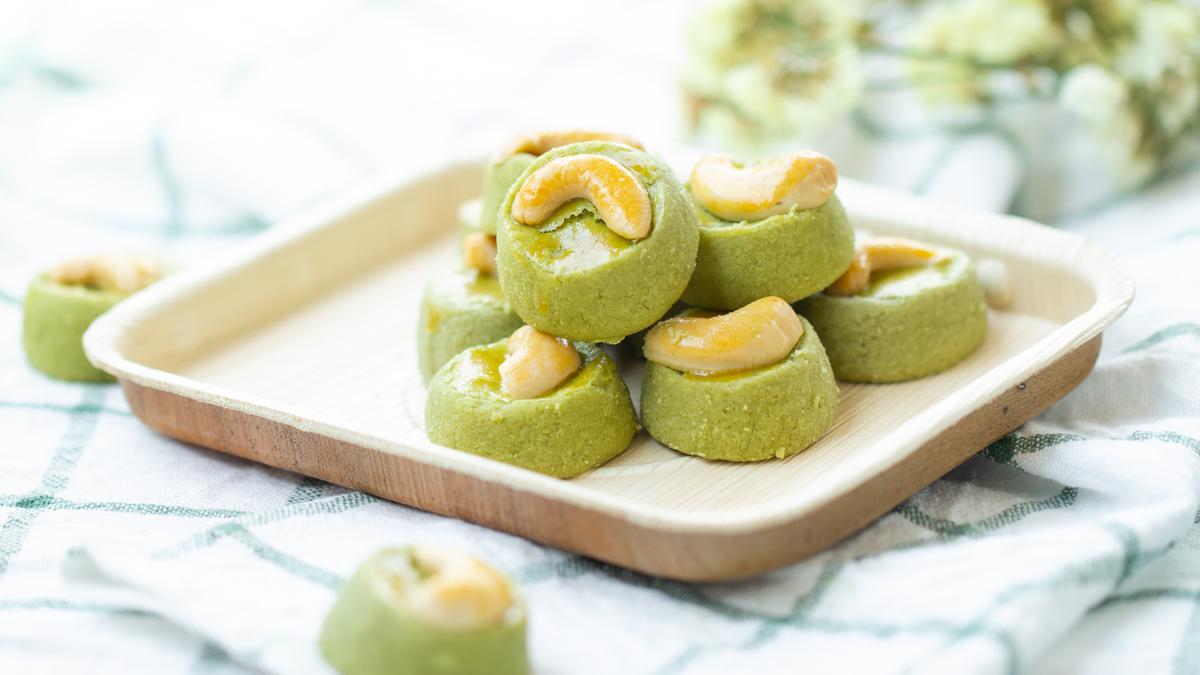Resep Pandan Cookies Kacang Mede - Lifestyle Fimela.com