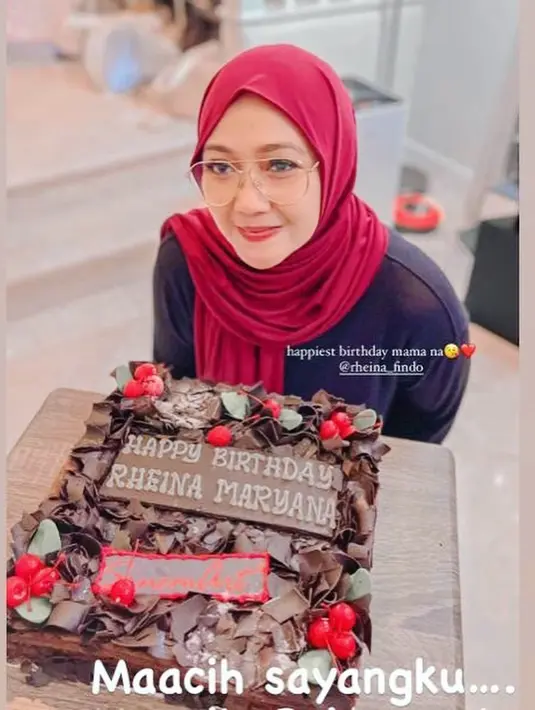 Potret Dulu dan Sekarang Rheina Ipeh, Cantik dan Awet Muda Usia 47 Tahun - Photo Fimela.com