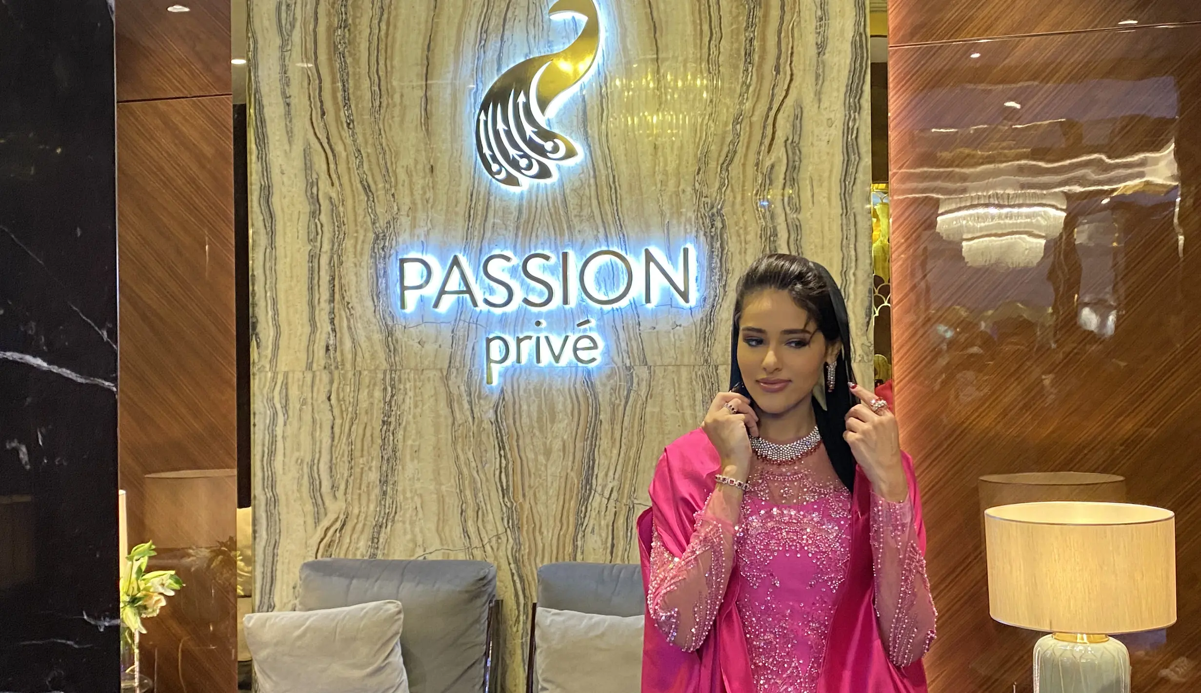 8 Pesona Princess Bahrain saat Berada di Indonesia, Dibalut Gaun ...