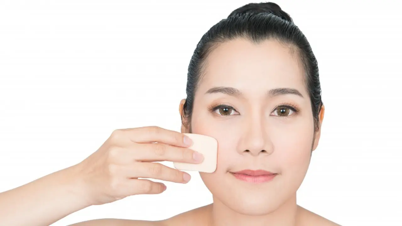 Perbedaan Memakai Spons Kering dan Basah Saat Makeup - Beauty Fimela.com