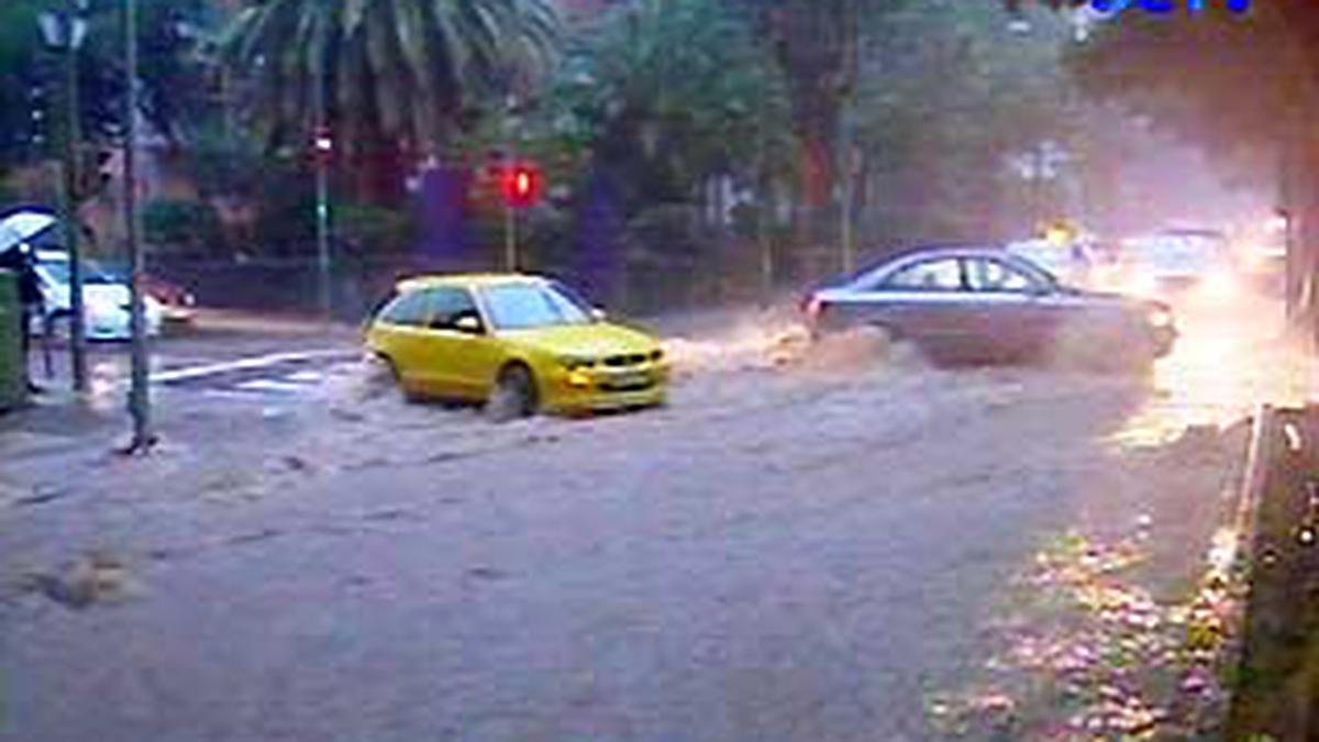 Hujan Lebat Picu Banjir di Santa Cruz - Global Liputan6.com