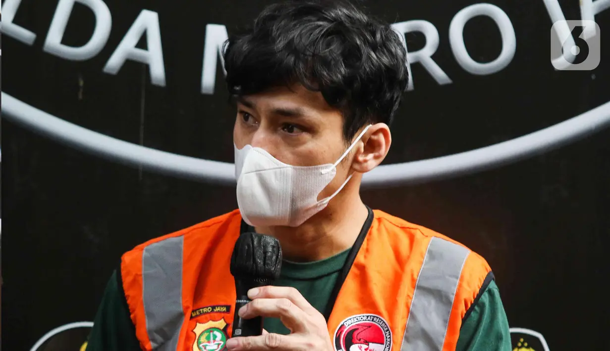 Penampakan Aktor Revaldo Pakai Rompi Tahanan untuk Kali Ketiga - Foto ...