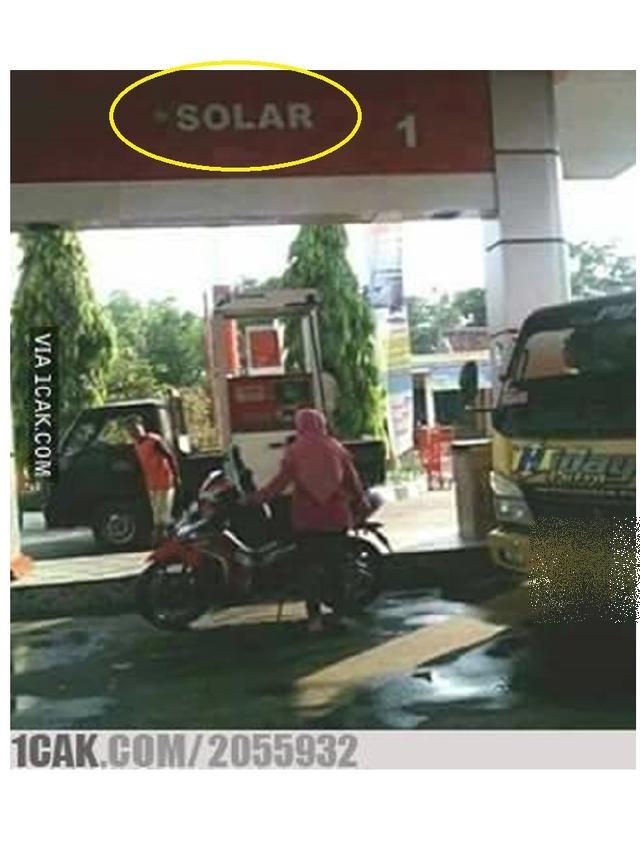 6 Aksi Emak-Emak Saat Isi Bensin Ini Bikin Geleng Kepala, Kocak - Hot Liputan6.com