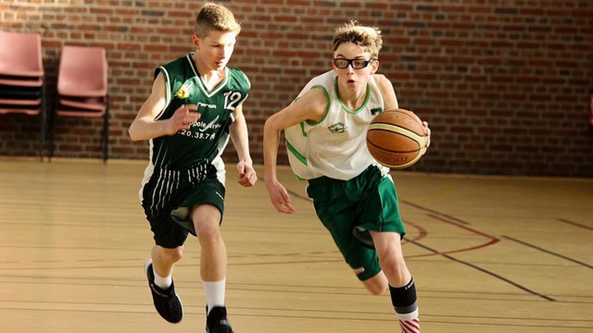 Macam-Macam Teknik Dasar dalam Permainan Bola Basket - Ragam Bola.com