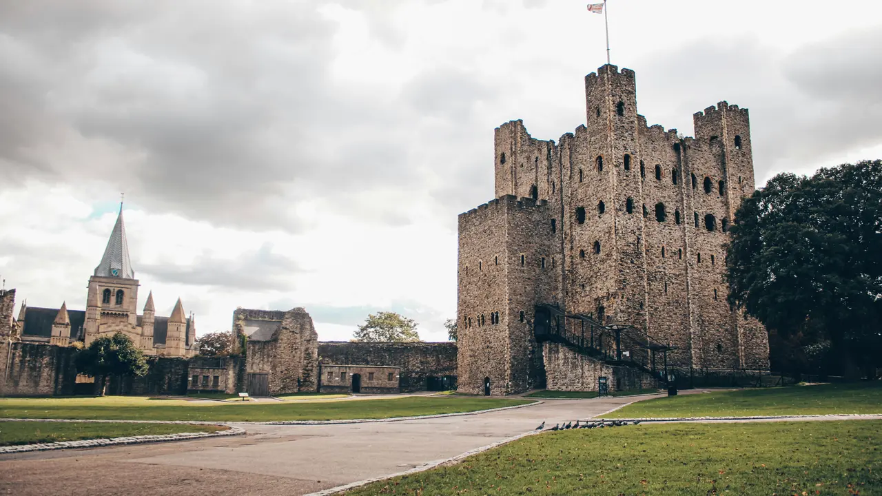 15 Kastil Legendaris Paling Tua di Dunia, Temukan Mana yang Paling ...