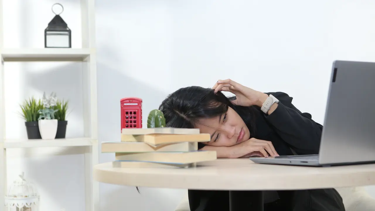 8 Ciri Seseorang Sulit Bahagia karena Terbelenggu Masa Lalu, Susah Move ...