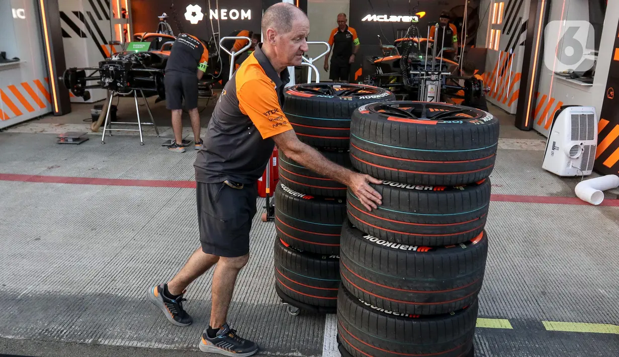 Melihat Kesibukan Paddock Tim Balap Formula E Jelang Balapan di Jakarta ...