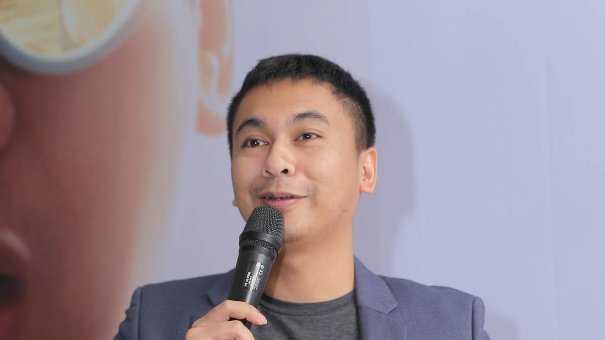 Bukan Sastrawan, Raditya Dika Lebih Suka Disebut Penulis Ganteng