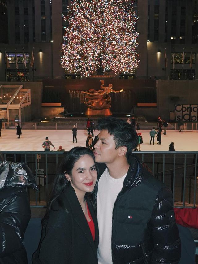 5 Potret Fero Walandouw Rayakan Natal di New York City, Rela Jauh dari ...