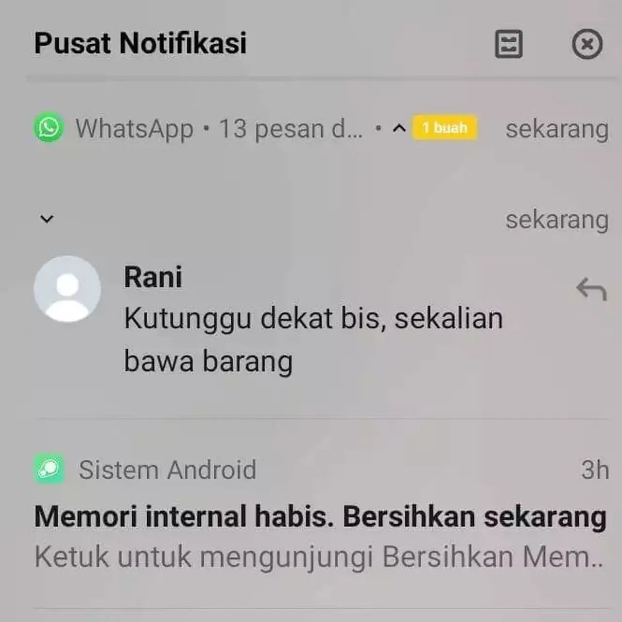 6 Meme Lucu Ruang Penyimpanan HP Penuh Ini Relate, Bingung Hapus Apa ...