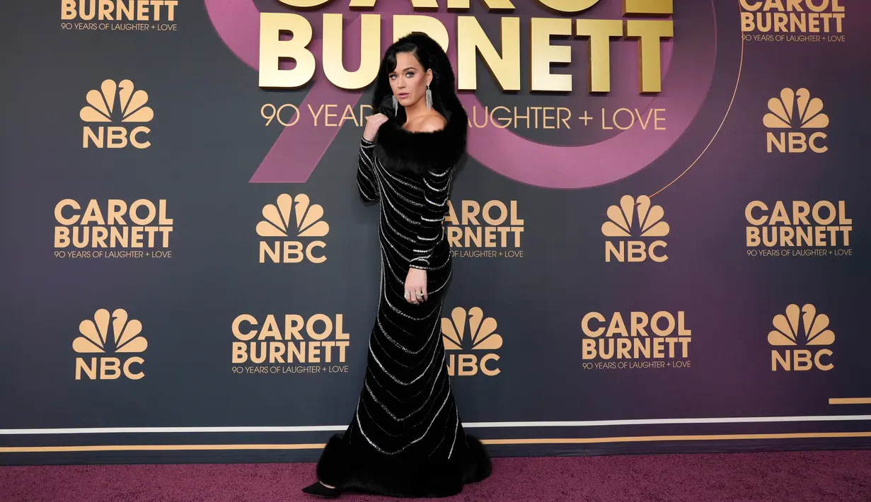 Katy Perry Pancarkan Pesona Glamor dalam Balutan Gaun Hitam Berkerudung ...