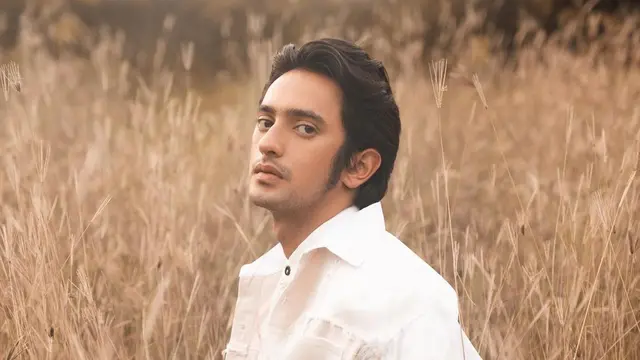 5 Gaya Omar Daniel dalam Pemotretan Bertema Decorum, Tampil Menawan ...