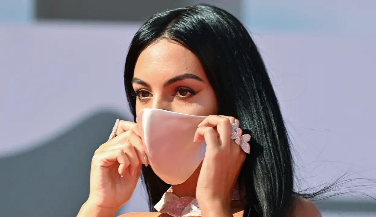 FOTO: Pesona Pacar Ronaldo di Karpet Merah Venice Film Festival 2020 ...