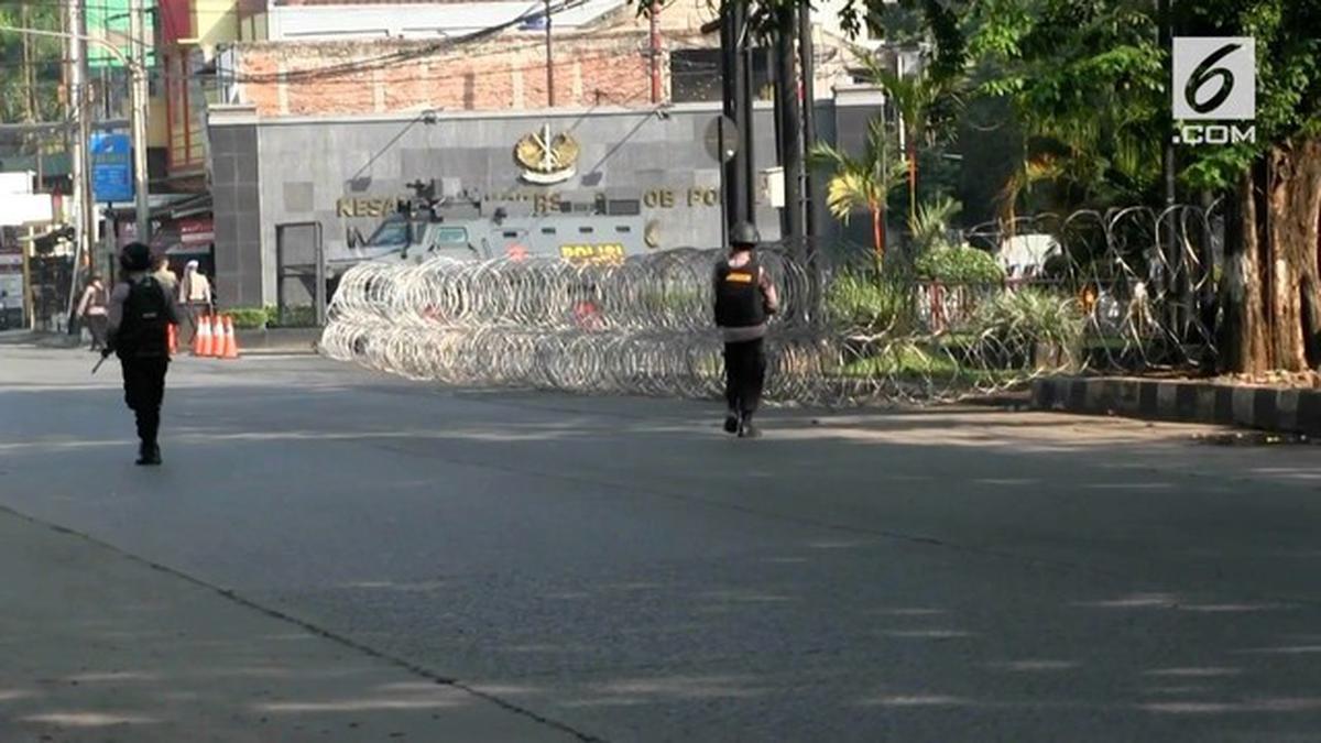 VIDEO: Kawat Berduri Terpasang di Depan Mako Brimob - News Liputan6.com