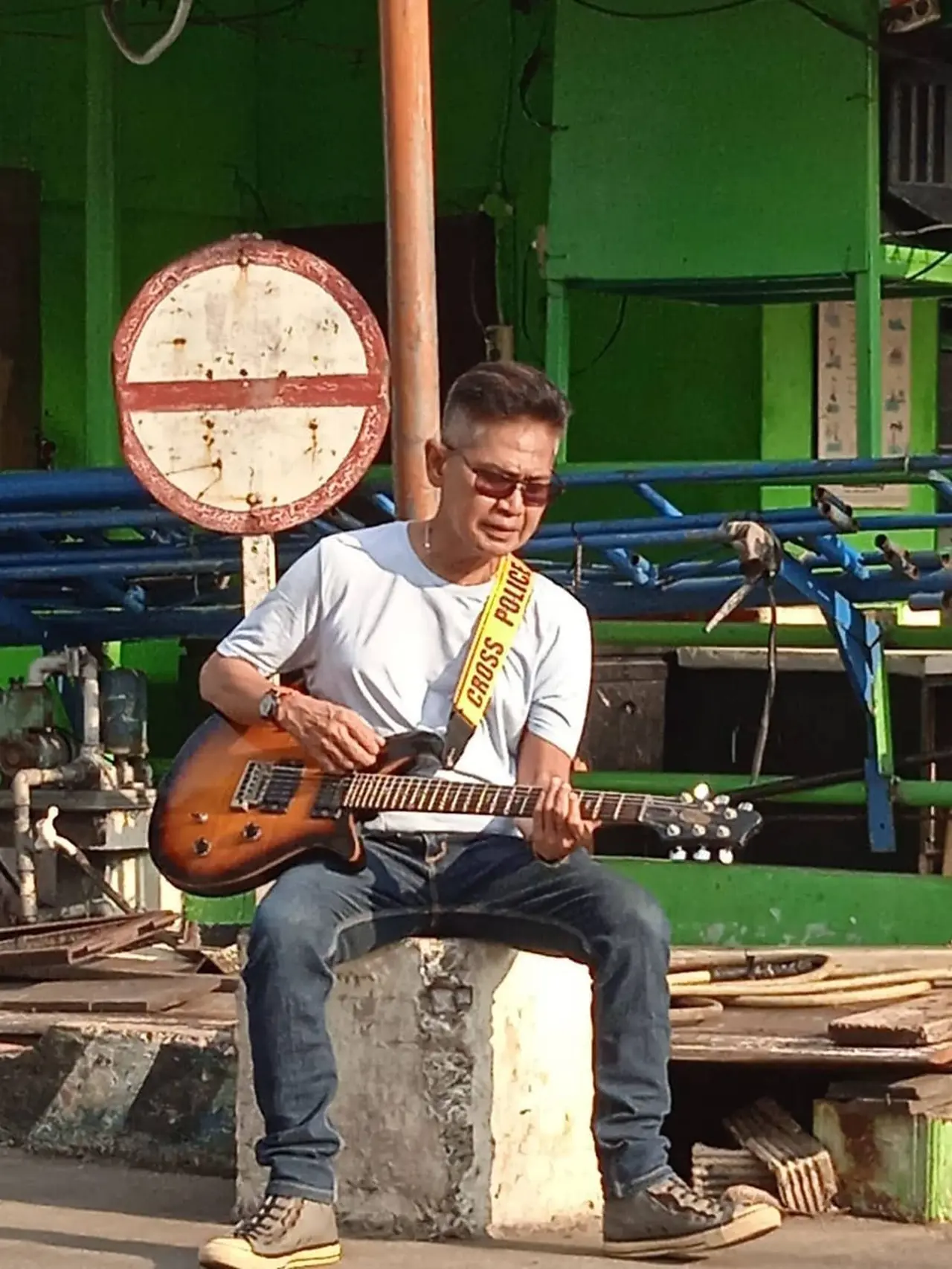 Bugar di Usia 65 Tahun, Ini 6 Potret Terbaru Obbie Messakh Penyanyi Era 80-an - Hot Liputan6.com