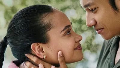 6 Fakta Film Komang 1 Juta Penonton, Aurora Ribero Syuting di Baubau Sulawesi Tenggara Disambut ...