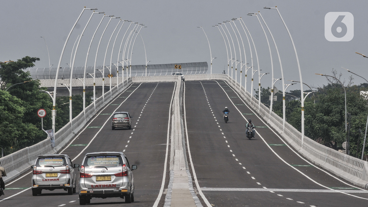 FOTO: Pemprov DKI Jakarta Uji Coba Jalan Layang Cakung - Foto Liputan6.com