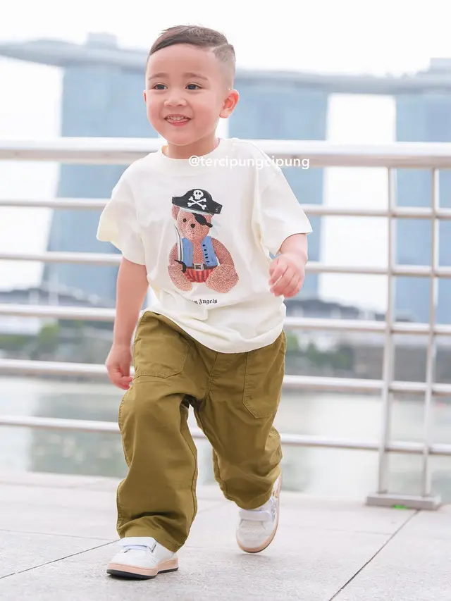 5 Potret Terkini Rayyanza Bergaya ala Anak Skena, Outfitnya Kece Abis ...