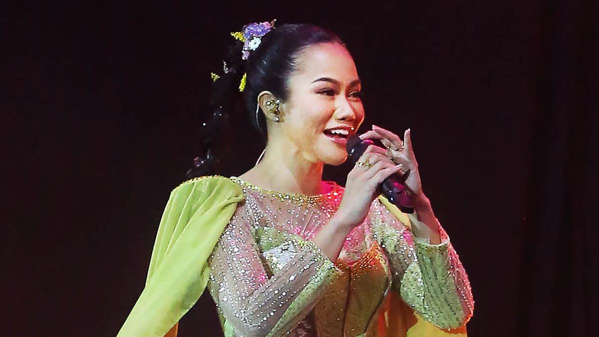 Melihat Keseruan Pertunjukan Tutur Batin Yura Yunita, Ajak Penonton ...