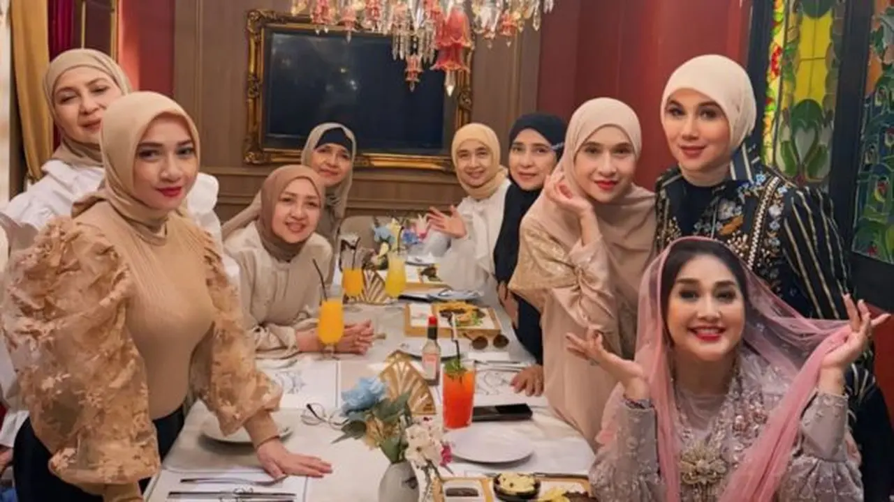 5 Pesona Silvana Herman, Paramitha Rusady, dan Marini Zumarnis Kumpul Bareng: Bestie Awet Muda ...