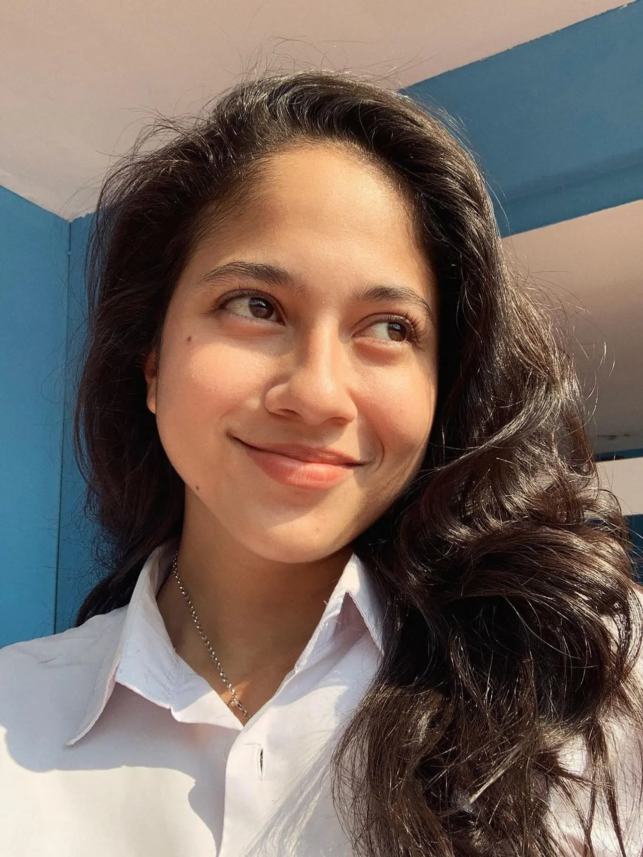 10 Gaya Selfie Andalan Sitha Marino, Tetap Percaya Diri Meski Tanpa Makeup