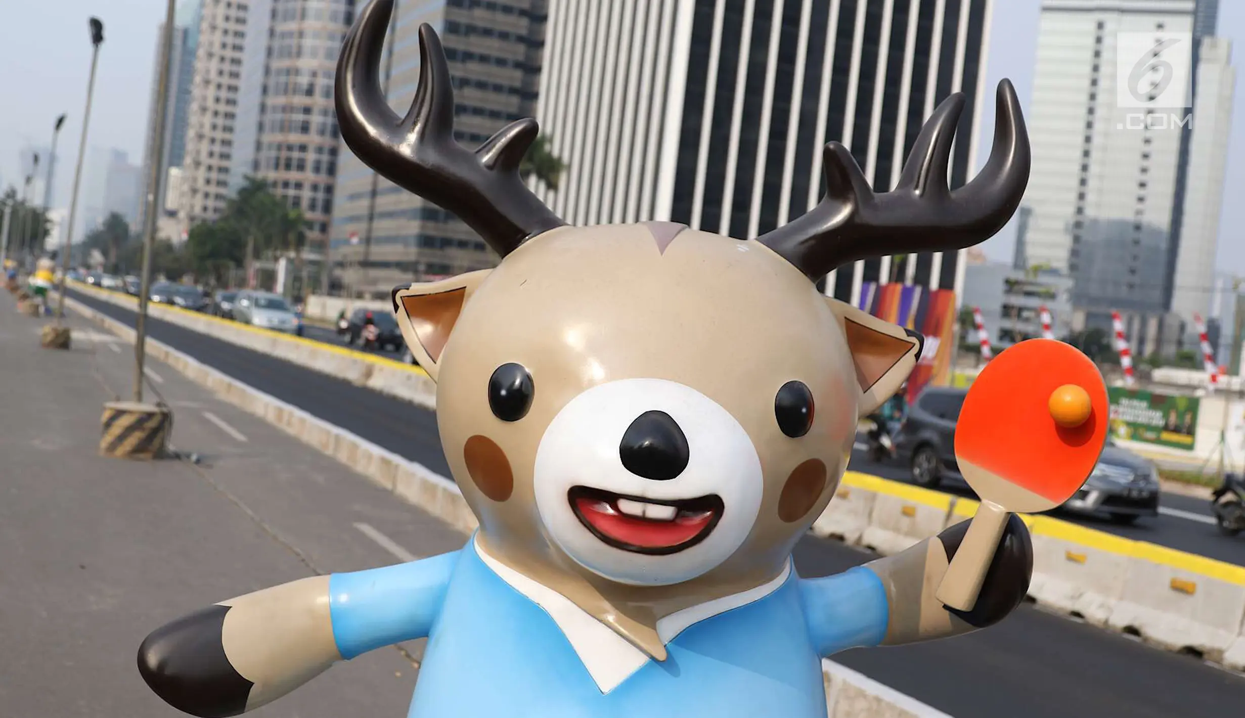 FOTO: Patung Maskot Asian Games 2018 Hiasi Jalan Sudirman - Foto ...