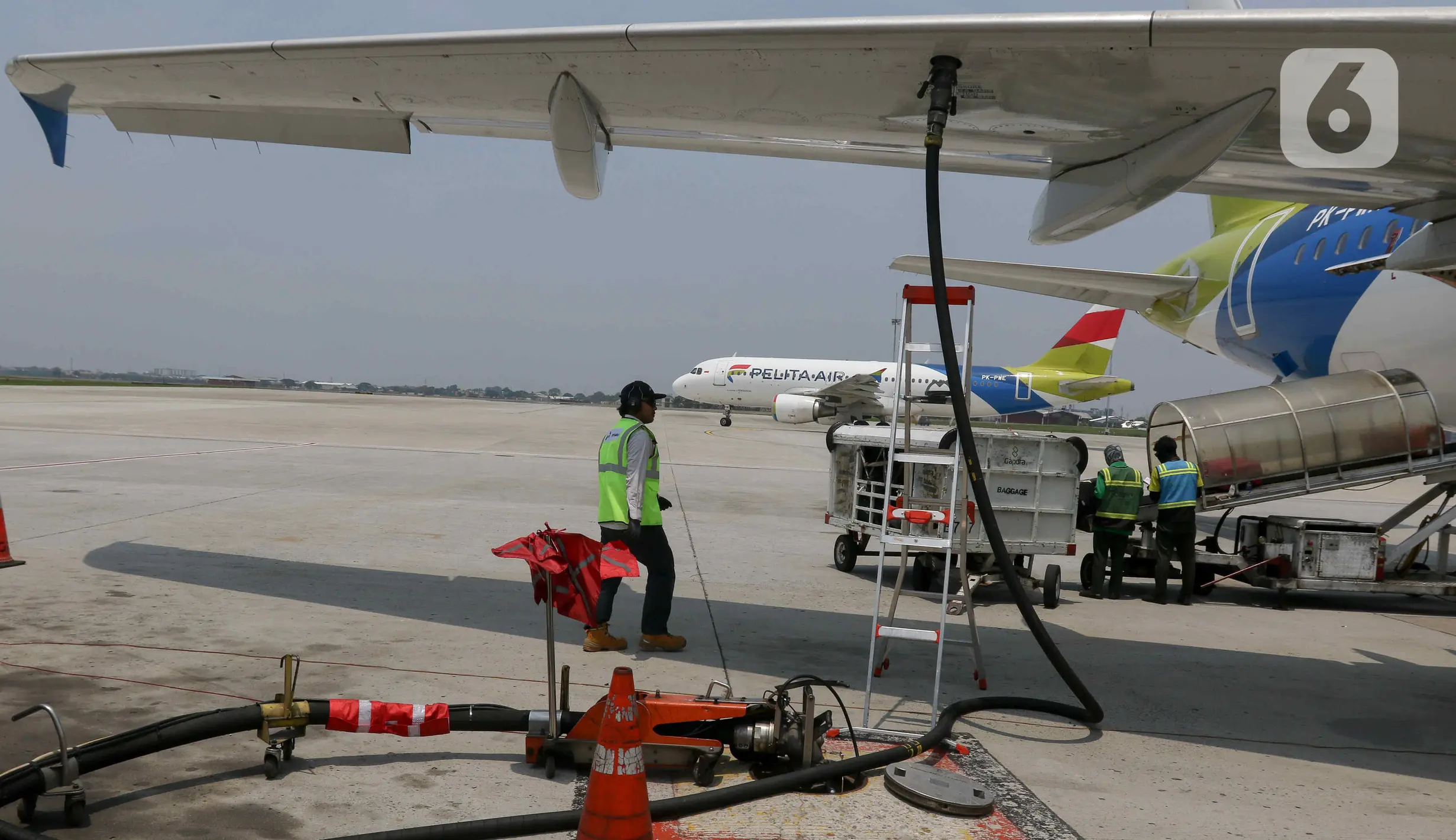 Melihat dan Memahami Proses Pengisian Bahan Bakar Pesawat - Foto ...