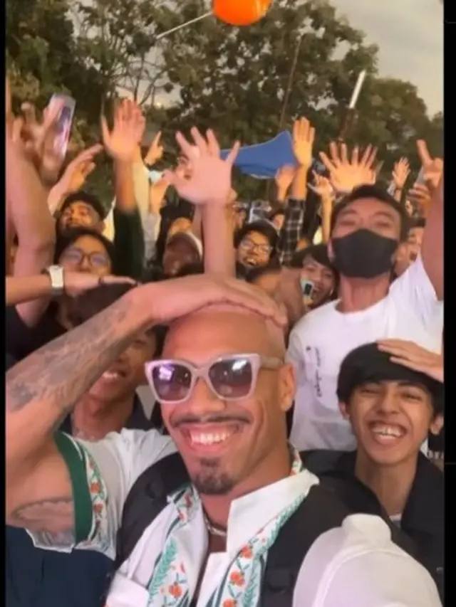 6 Potret Sosok di Balik Meme 'Waduh' yang Viral, Lakukan Jumpa Fans di Bali