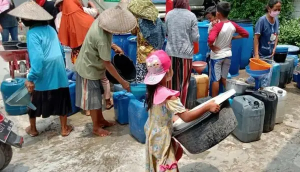 Menjajal Kue Lumpur Madu dan Kompiang, Oleh-oleh Khas Labuan Bajo ...