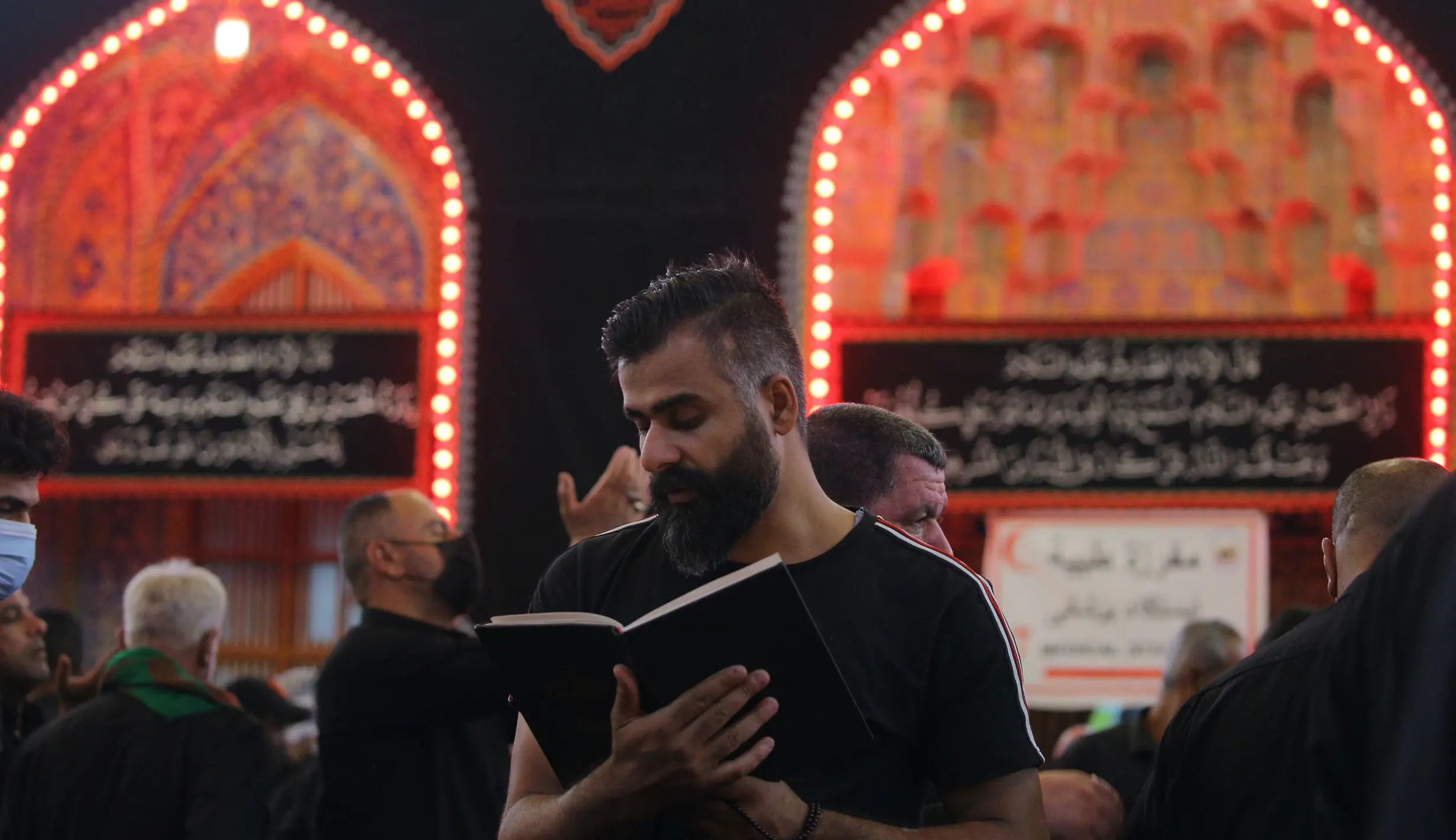 FOTO: Syiah Irak Peringati Kematian Imam Hussein di Karbala - Foto ...