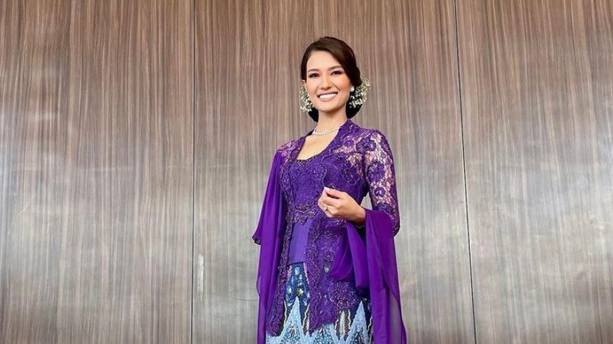 7 Pesona Duma Riris Hadiri Pernikahan Sang Adik, Tampil Anggun Berbalut ...