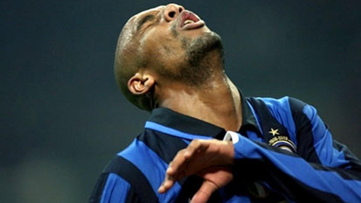 Alves dan Maicon Masuk Daftar Belanja Chelsea - Bola Liputan6.com