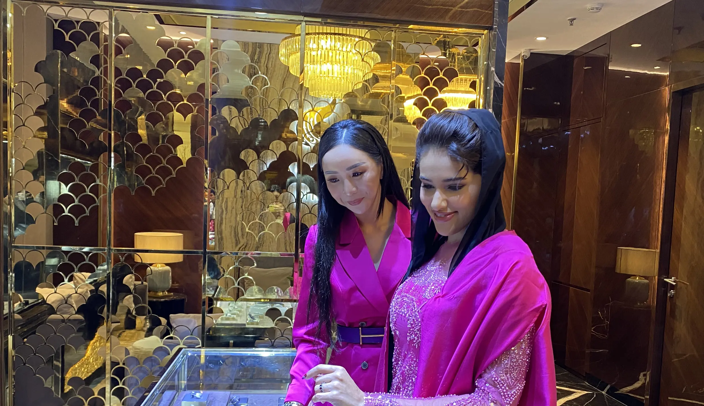 8 Pesona Princess Bahrain saat Berada di Indonesia, Dibalut Gaun ...