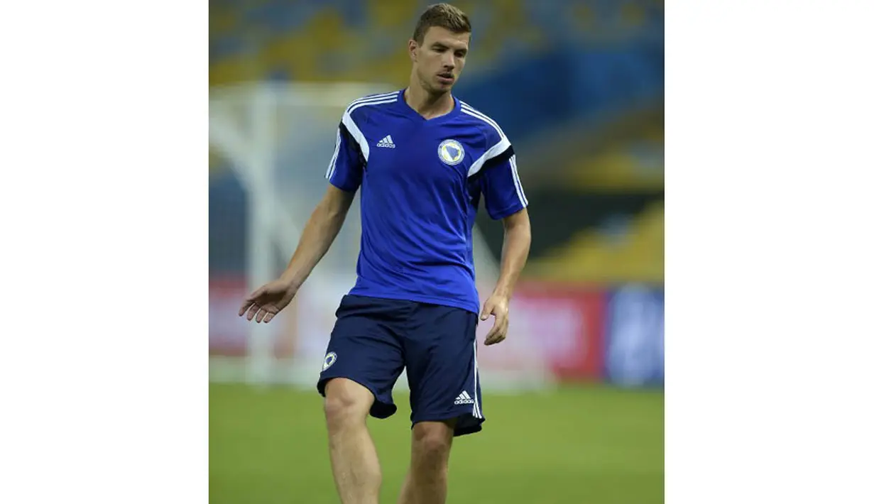 10 Pesepak Bola Ini Tetap Bertanding Saat Ramadan - Foto Liputan6.com