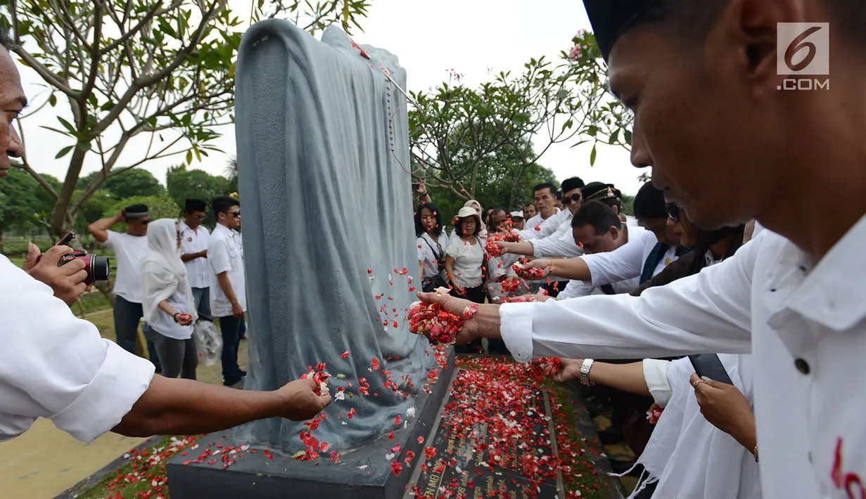 FOTO: Peringatan Tragedi Mei 1998 di TPU Pondok Ranggon - Foto Liputan6.com