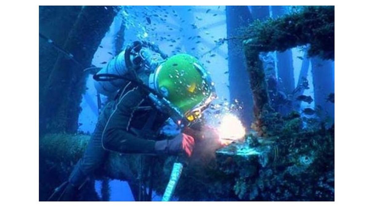 6 Fakta Profesi Tukang Las Bawah Air, Gajinya Capai Rp 700 Juta - Hot ...