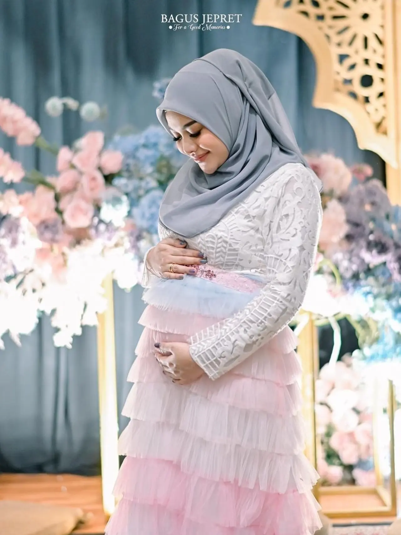 7 Potret Baby Bump Aurel Hermansyah Hamil Kedua, Tak Sabar Adik Ameena ...